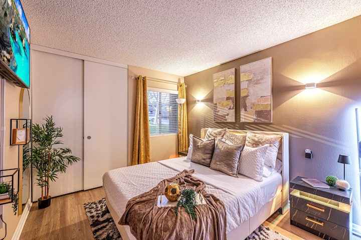 Chic Lux Stay~work Nook & Spa - Palmdale