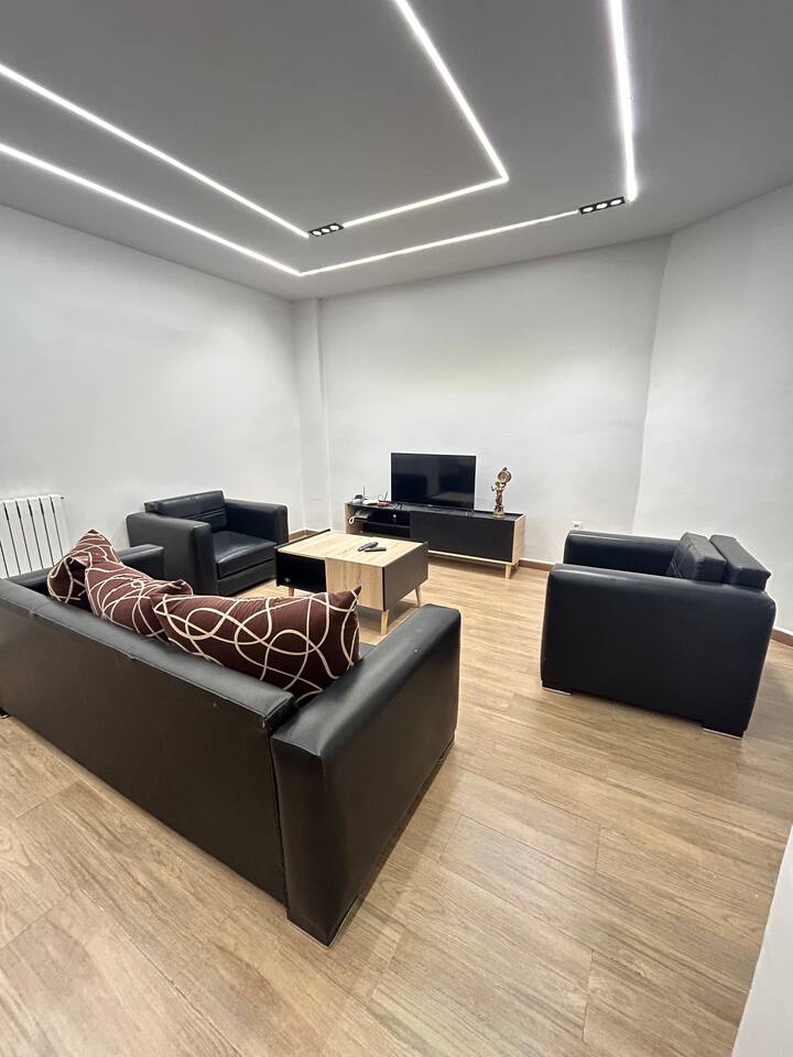 Vivez En Détente : F4 Avec Gym Et Piscine - Oran