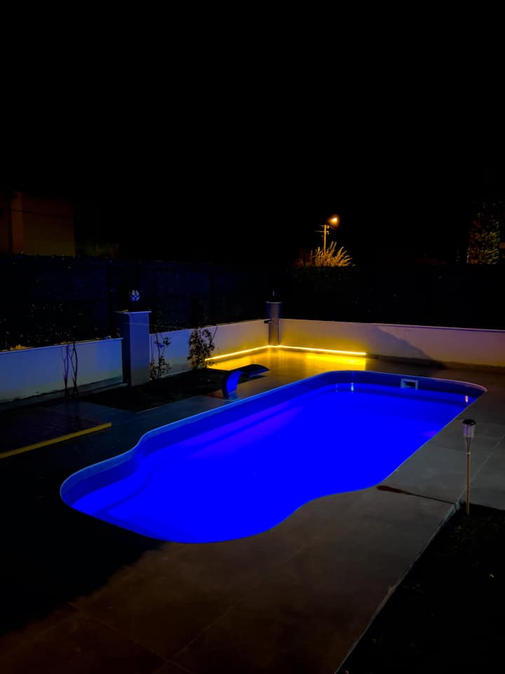 Havuzlu Kendine Ait Lüx Villa - Dikili