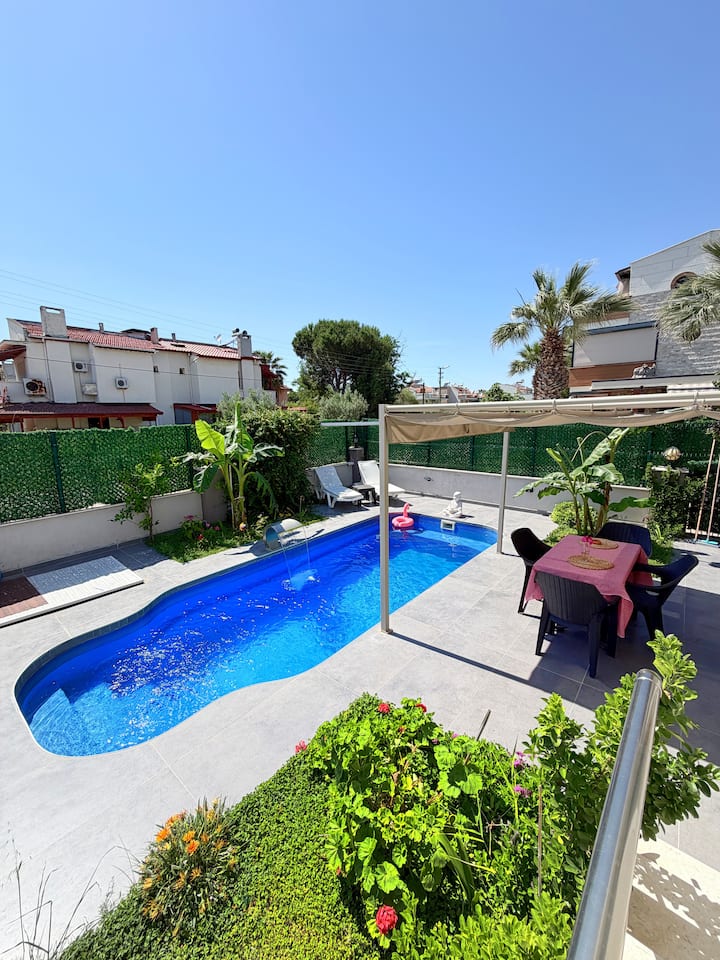 Havuzlu Kendine Ait Lüx Villa - Dikili