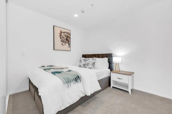 Stylish Central Modern Studio With Pool And Gym - Auckland