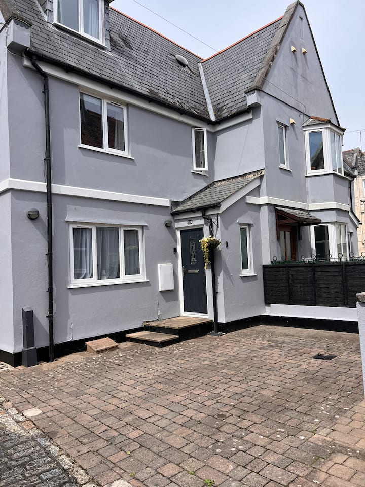 Church Mews 3 Bed Townhouse With Parking West Hoe - Plymouth