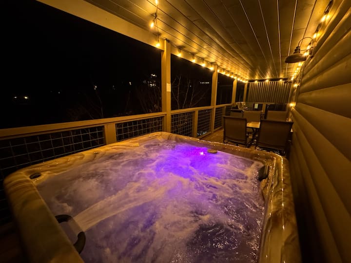 Cozy Cabin W/ Pool Table, Wi-fi - Pigeon Forge, TN