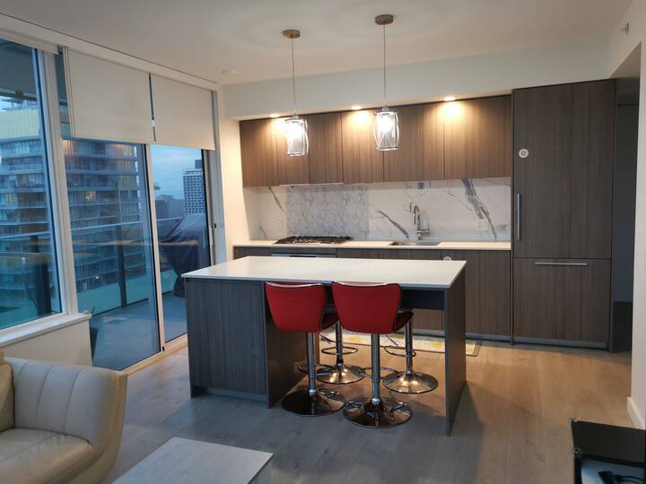2b2b Highrise Apt In Metrotown - Burnaby