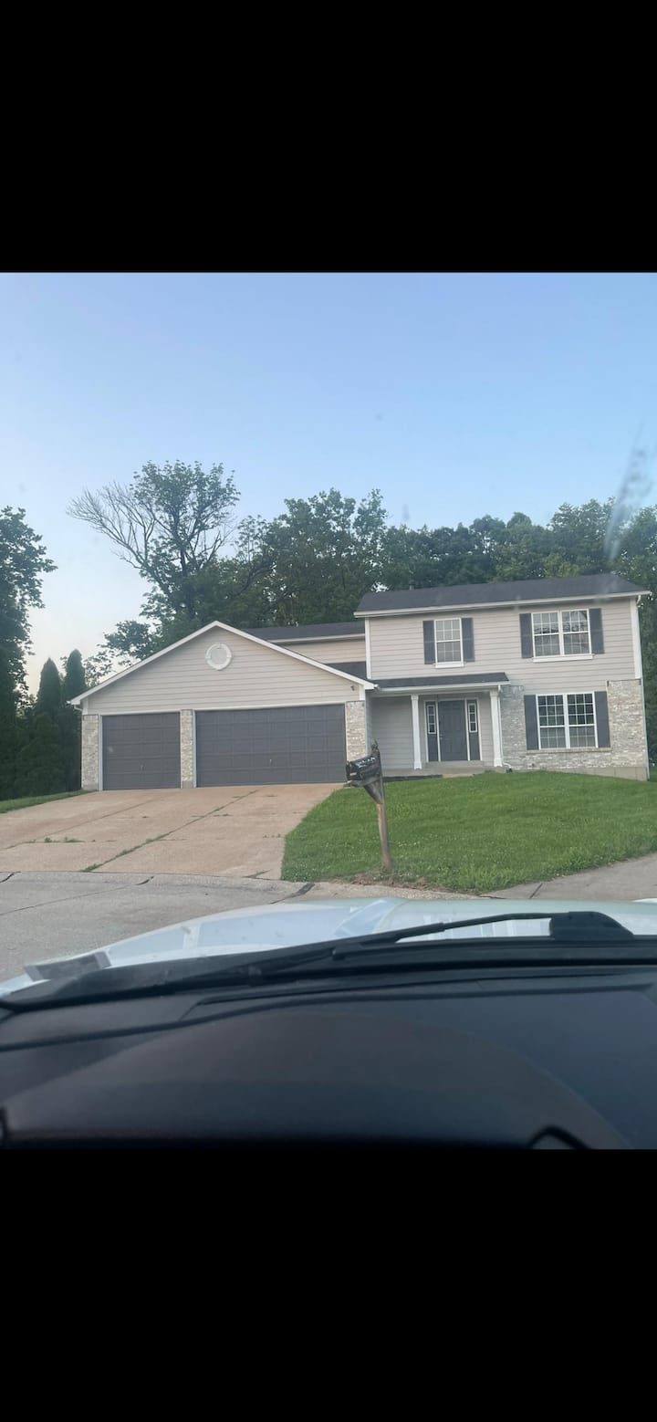 3 Luxurious Rooms In Florissant - Alton, IL
