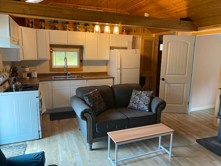 Cozy Lakeside Cottage - New Brunswick