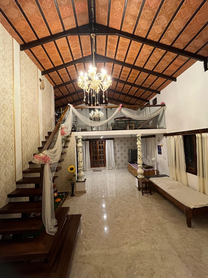 Stylish Penthouse With Sunset Balcony & City View - Mysuru