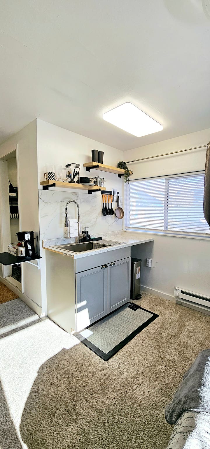 Pet Friendly Studio With Free Breakfast & Jacuzzi - Meridian, ID