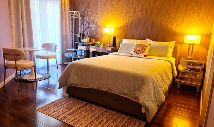 Private Huge Master Suite W Bath & Balcony - Elk Grove, CA