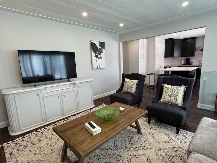 Sleek Bungalow - Sault Ste. Marie