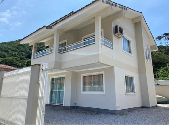 Linda Casa Em Canto Grande. - Bombinhas