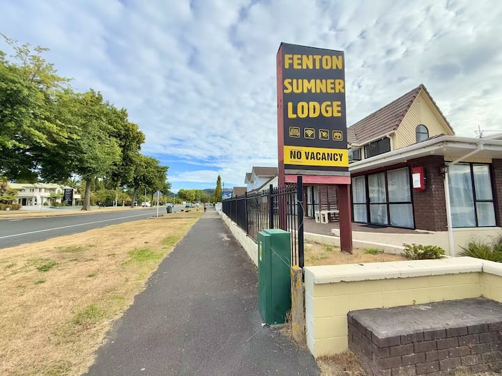 Unit 2, Fenton Summer Lodge - Rotorua
