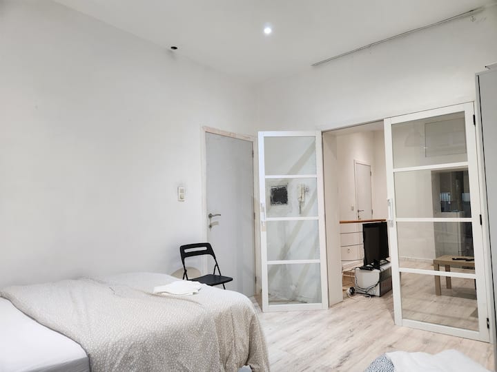 2 Bedroom Group Apartments For 5 - Brussels