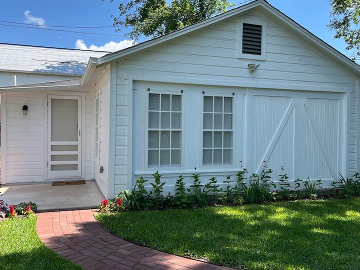 Cozy Clean Guesthouse Near Downtown San Antonio - Camino Real – San Antonio