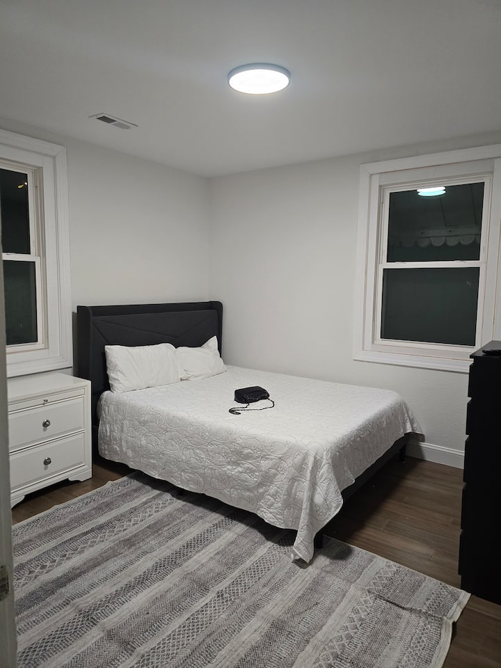 No Cleaning Fee, Cozy Cottage ; ) - Boone Lake, TN