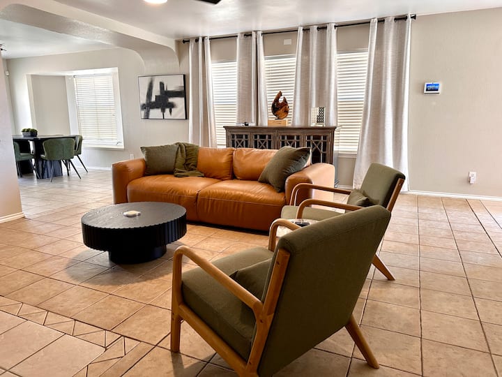 Landman's Escape W Hot Tub - Odessa, TX