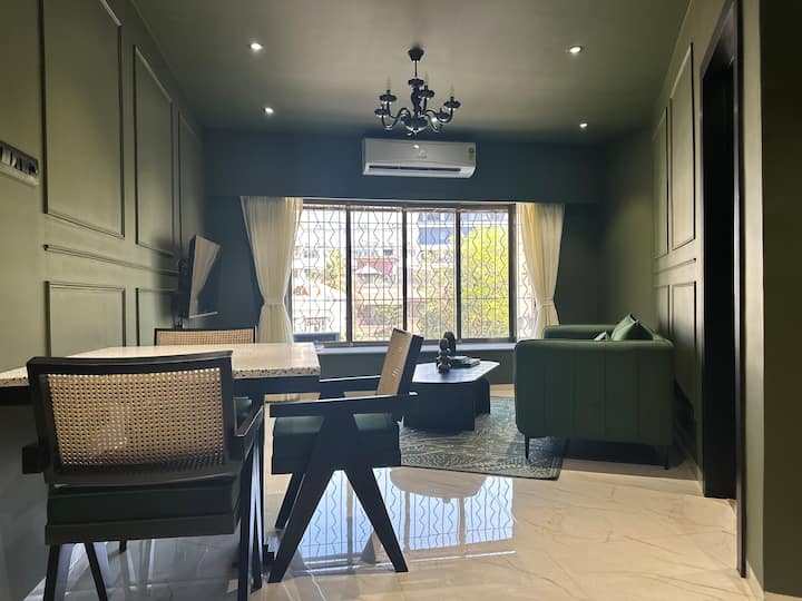 Plush Bandra West | Luxury 2bhk Apartment & Study - Mumbai