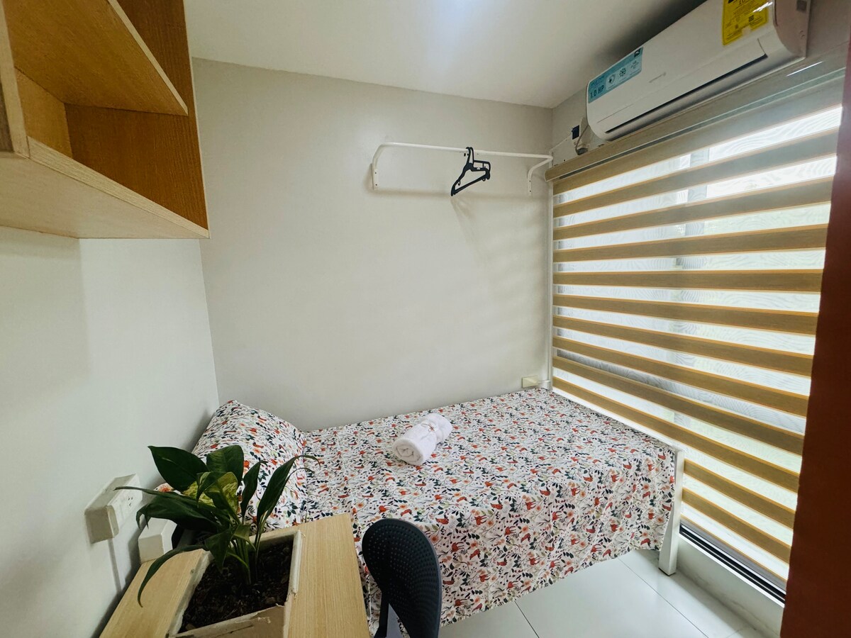 Standard Single Bedroom - Hotels for Rent in Dasmariñas, Calabarzon ...