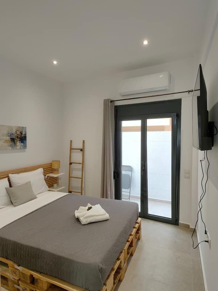 Archo's 2 Smart Location / Private Parking - Chania
