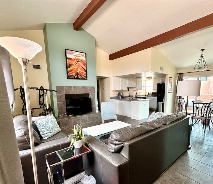 Sunrise & Sunset Condo - 1 Mile From Sabino Canyon - United States