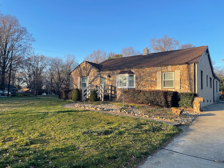 Wonderful Entire House Near Clt Airport - Charlotte, NC