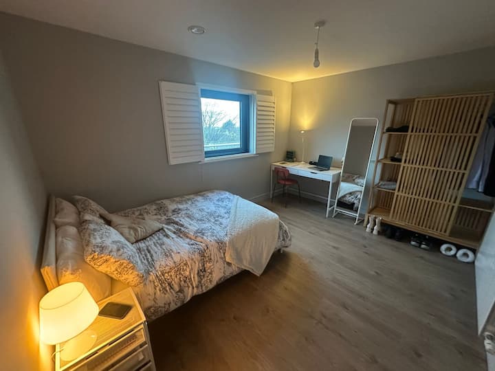 Cozy Modern Room In Dublin Bay - Dublin, Ireland
