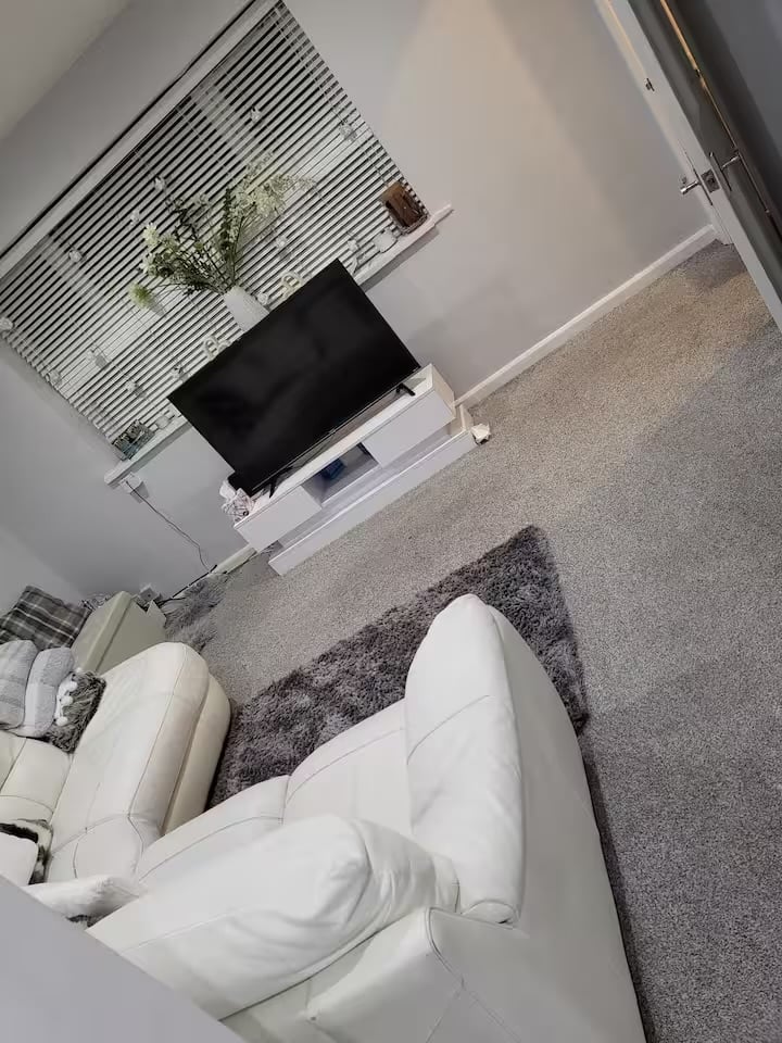 Charming Escape In Deal - Deal