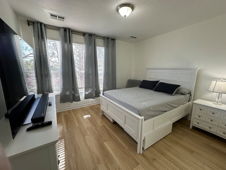 Epic & Occc 3-3.5, 6 Real Beds Sleeps 8 + - SeaWorld Orlando, Orlando