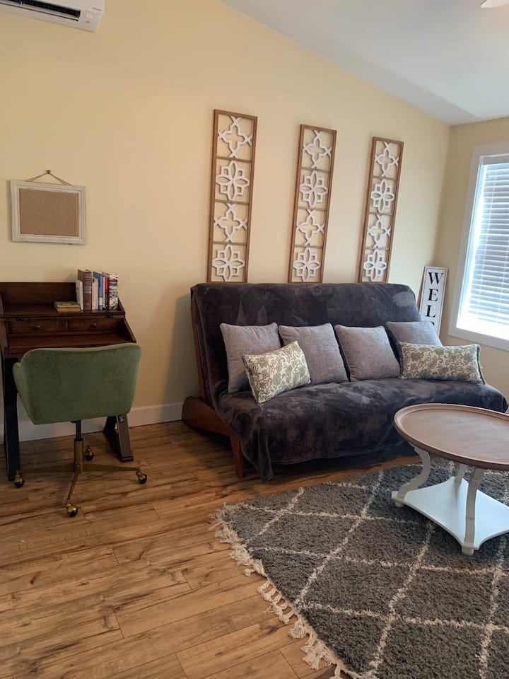 Spacious / Clean Cottage  Studio. 2 Sleep Spaces. - Eugene, OR