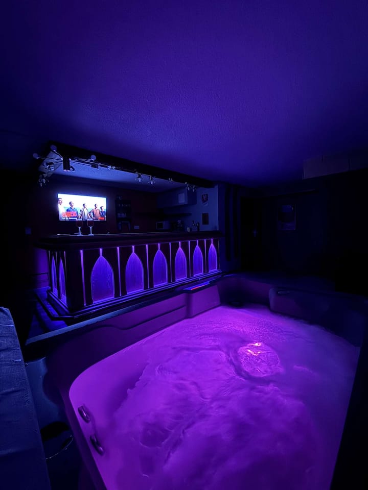 Le Savoyard : Bar & Jacuzzi - Lac de Vallon