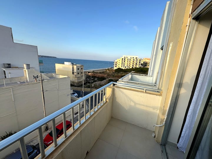 Għadira Breeze | Sea View | Walk To Beach & Bus - Malte