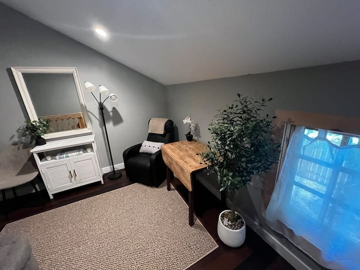 Cozy, Charming Work & Stay Haven - Chapel Hill, NC