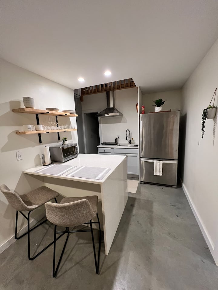 Cozy, Charming Work & Stay Haven - Chapel Hill, NC