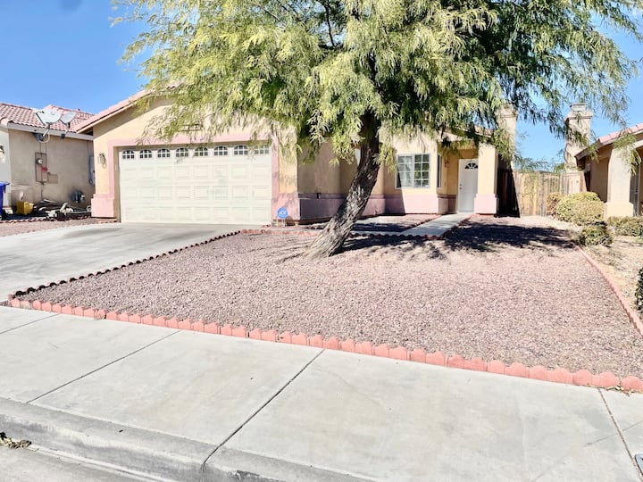 Beautiful Home - Victorville, CA