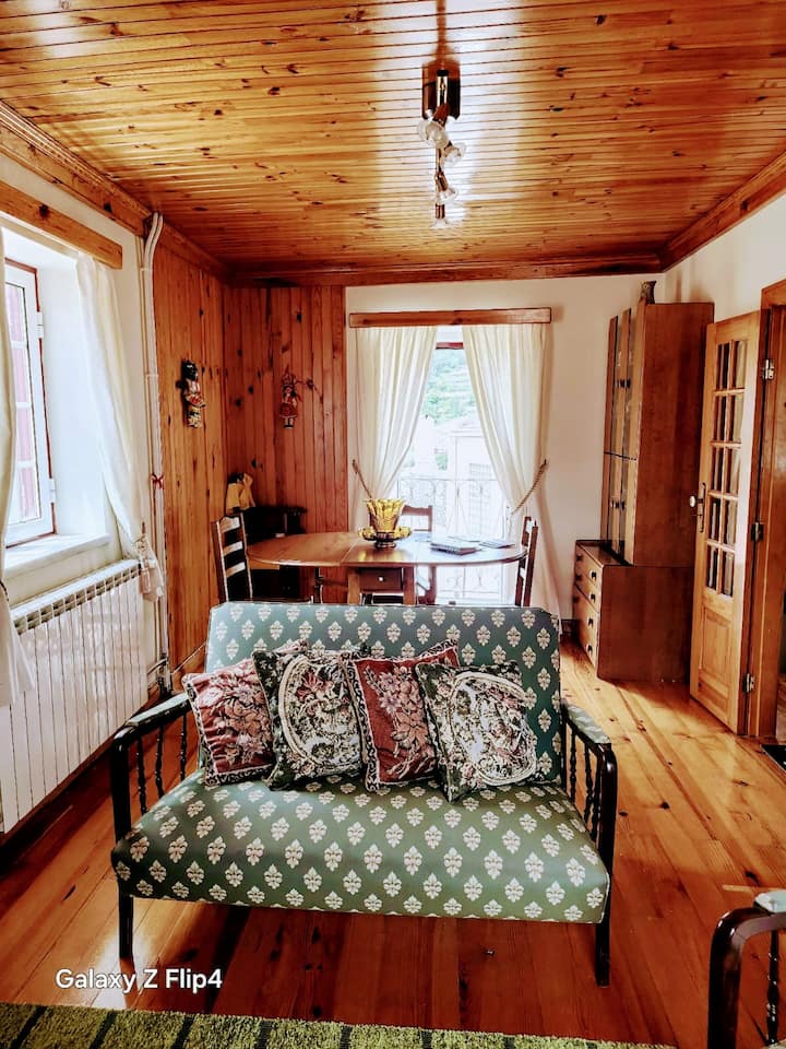 Fully Equipped House For Six To Eight People. - Loriga