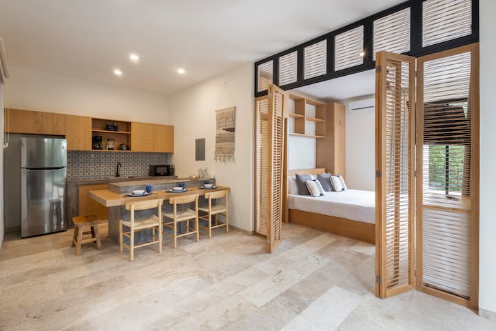 Modern Studio In Tulum | King Bed, Balcony & Pool - Paradise Beach