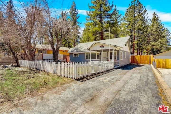 Few Blocks Away From Ski Beach Park & The Village. - Big Bear Lake, CA