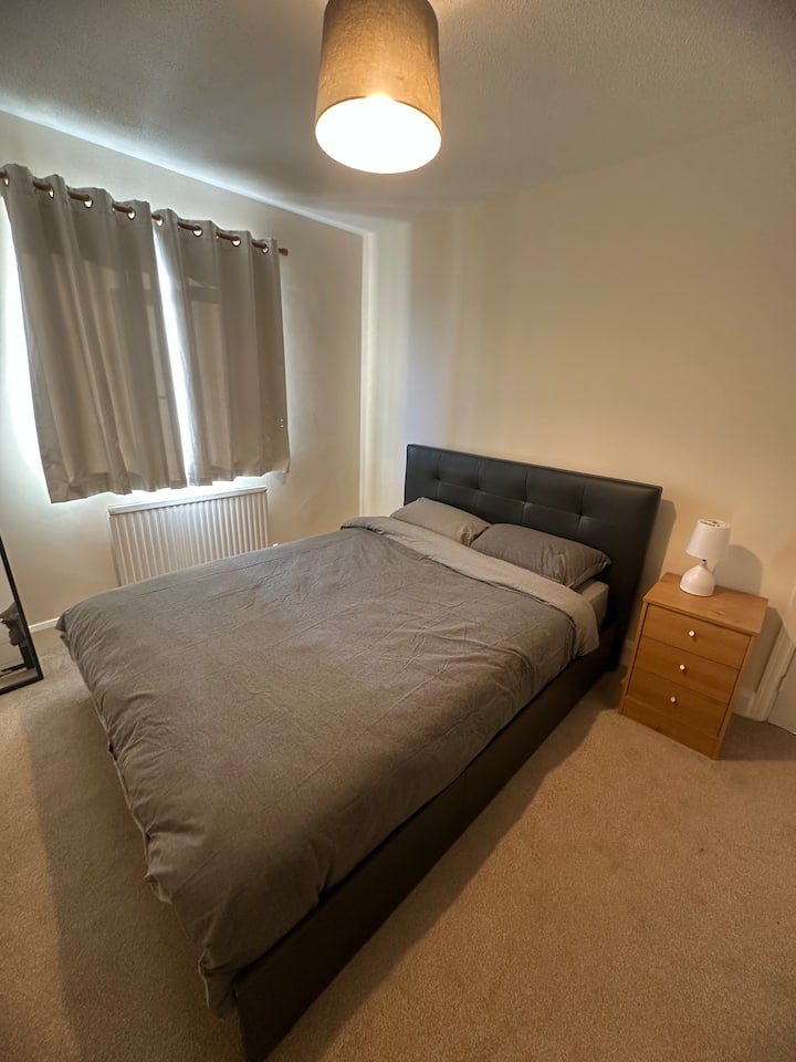 Kingsize Bedroom Close To Kingchase Centre Bristol - Brístol