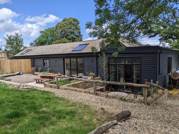 Barn House Retreat Venue - Luton