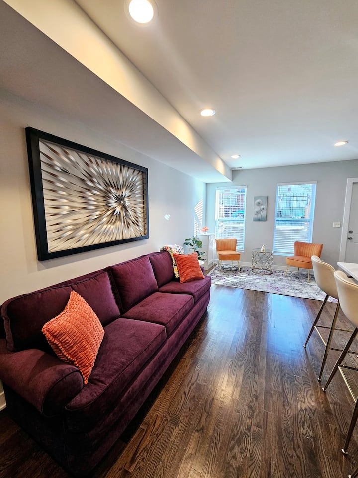 Bright New Modern 2 Bdrm + Den - Chicago, IL