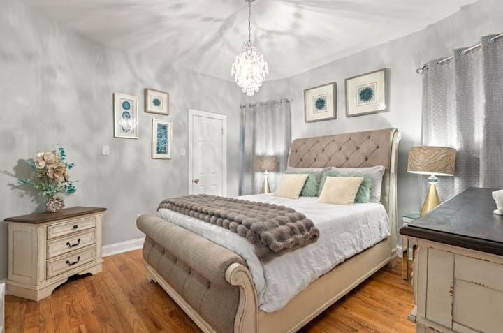 Luxurious 5bd/2ba Duplex-free Wine-2car Parking - Chicago, IL