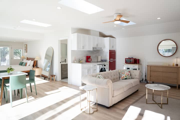 Private Guesthouse Near Shop+eats - Thousand Oaks, CA