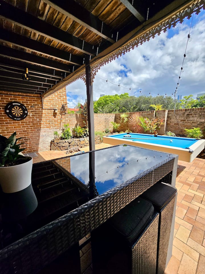 Chic 3-bedroom Townhouse - Spring Hill