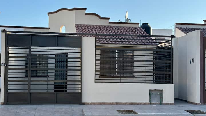 Hospédate En Esta Estancia Primaveral Y Relajante - Torreón