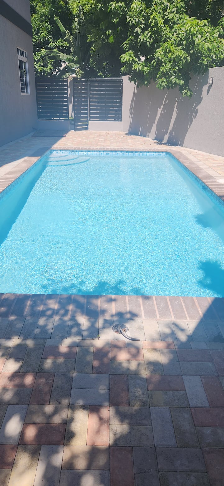 Secure 2br 2.5ba 
Pool, Balcony, Fast Wifi, Gated - Kingston