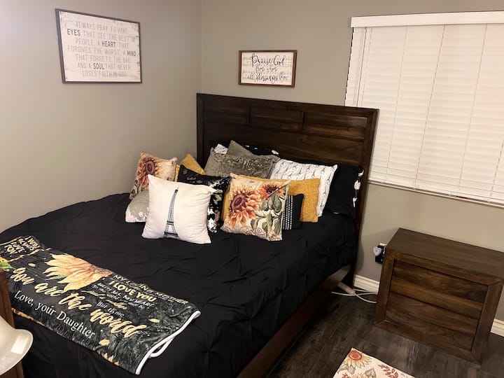 Cozy, Warm & Homey - Rialto, CA