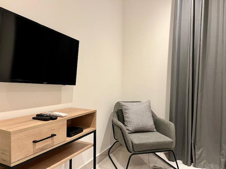 Loxwood Suite W01-06 - Accra