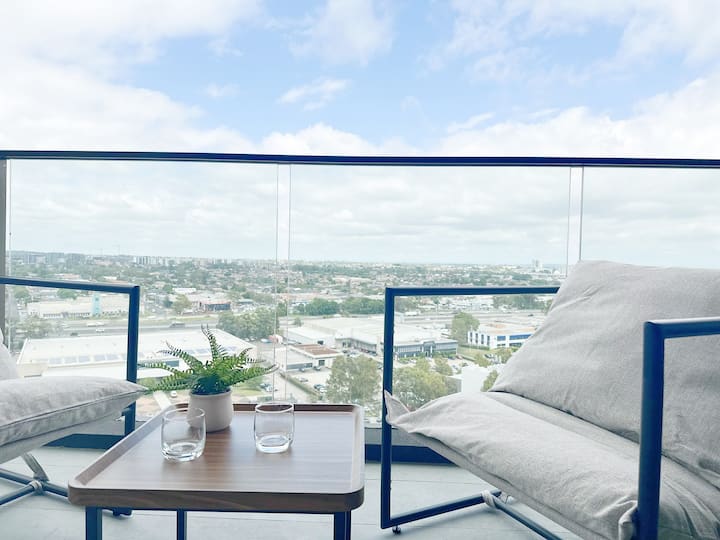 Sunset Serenity 2 Bedroom Apt In Olympic Park - Sydney