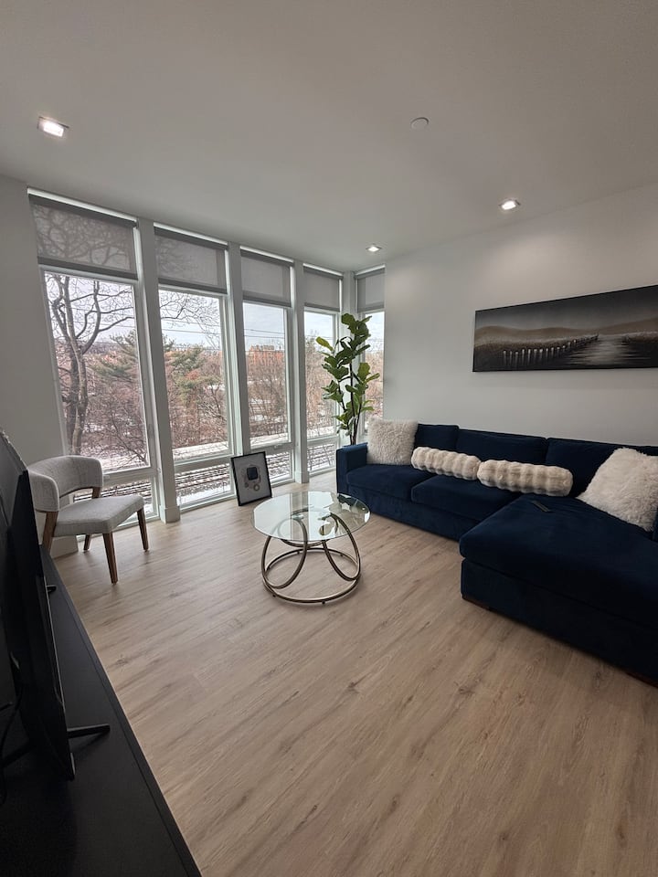 Luxury & Convenience! Stylish New Apt In Fleetwood - Yonkers, NY