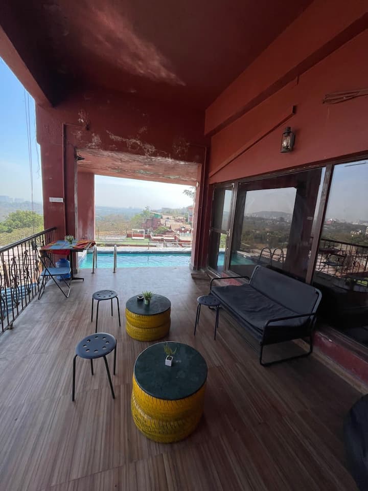 Valley View Villa With Private Pool - Mumbai